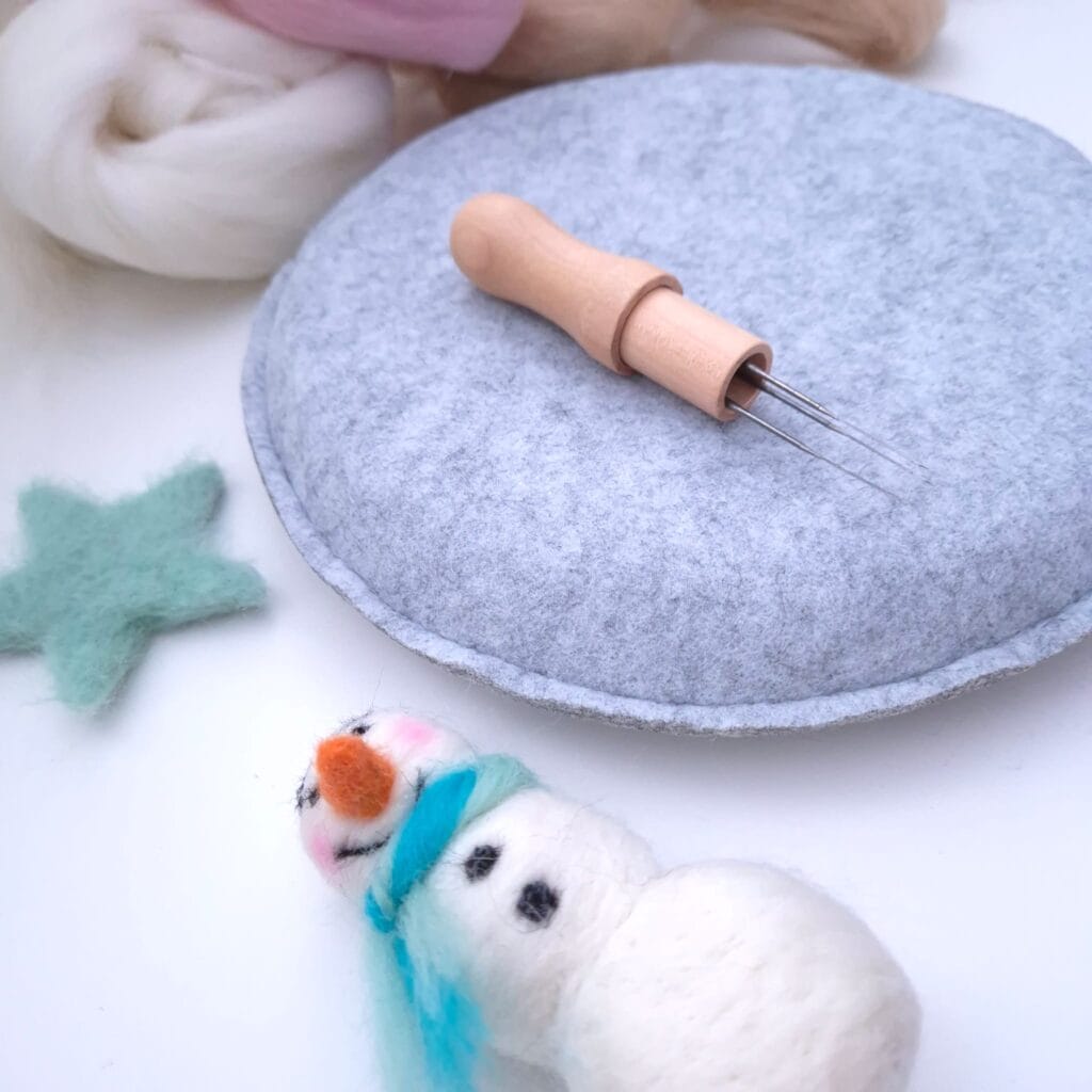 Vilt mat rond | Met viltnaalden houder hout | Inclusief 3 naalden ...